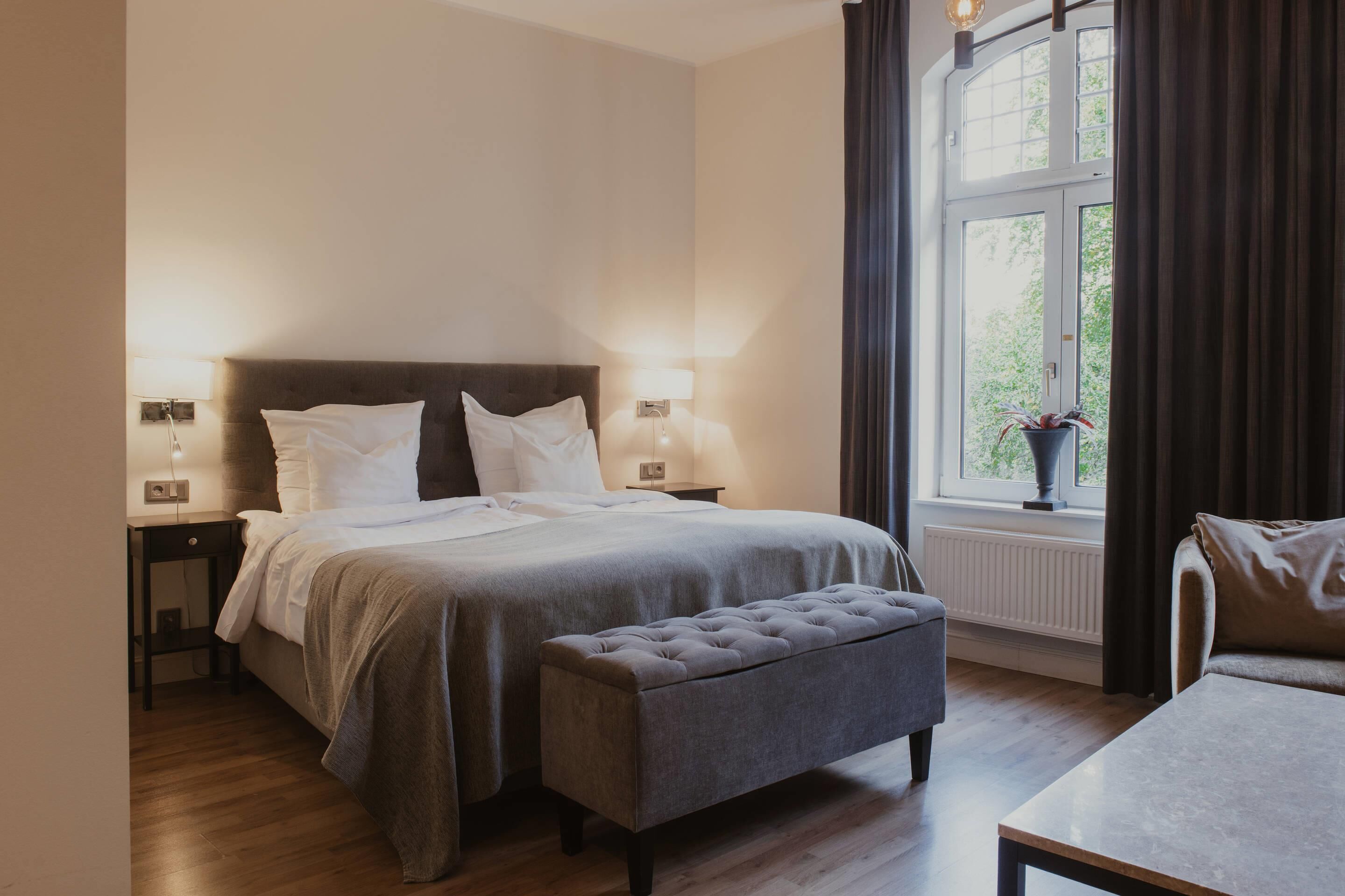 Quarto luxo, 1 cama Queen e sofá-cama, para não fumantes | Escrivaninha, ferros/tábuas de passar roupa, berços (sobretaxa)