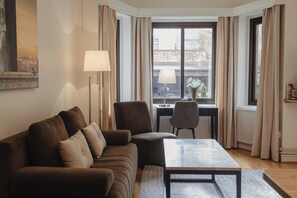 Quarto Familiar, várias camas, não fumadores | Sala de estar | TV de ecrã plano, brinquedos 