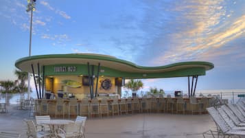 Bar à beira da piscina