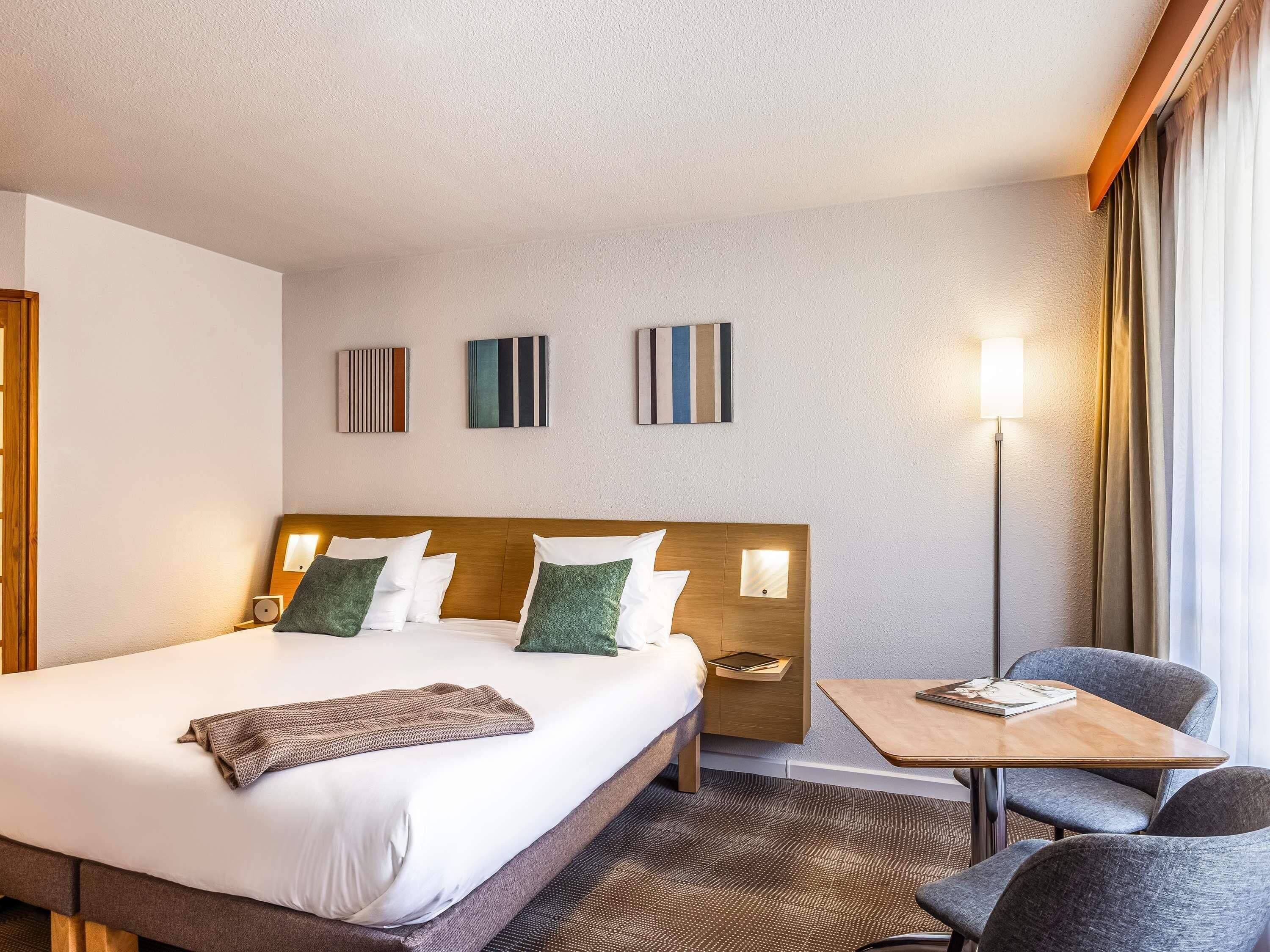 Quarto Superior, 1 cama de casal | Roupa de alta qualidade, cofre com capacidade para portátil, secretária 