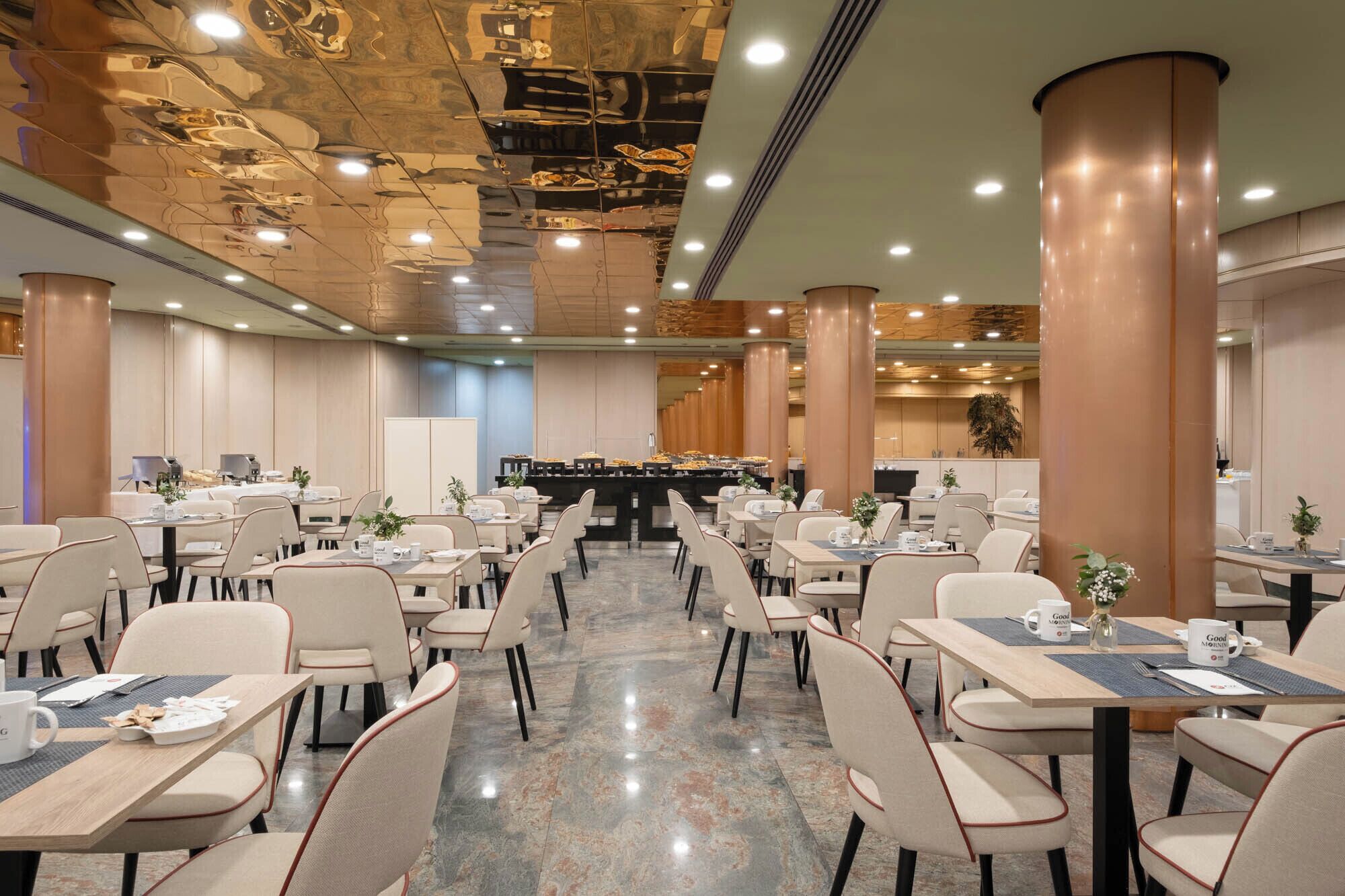 Café da manhã com buffet diário (EUR 13.00 por pessoa) 