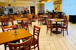 Café da manhã com buffet grátis todos os dias