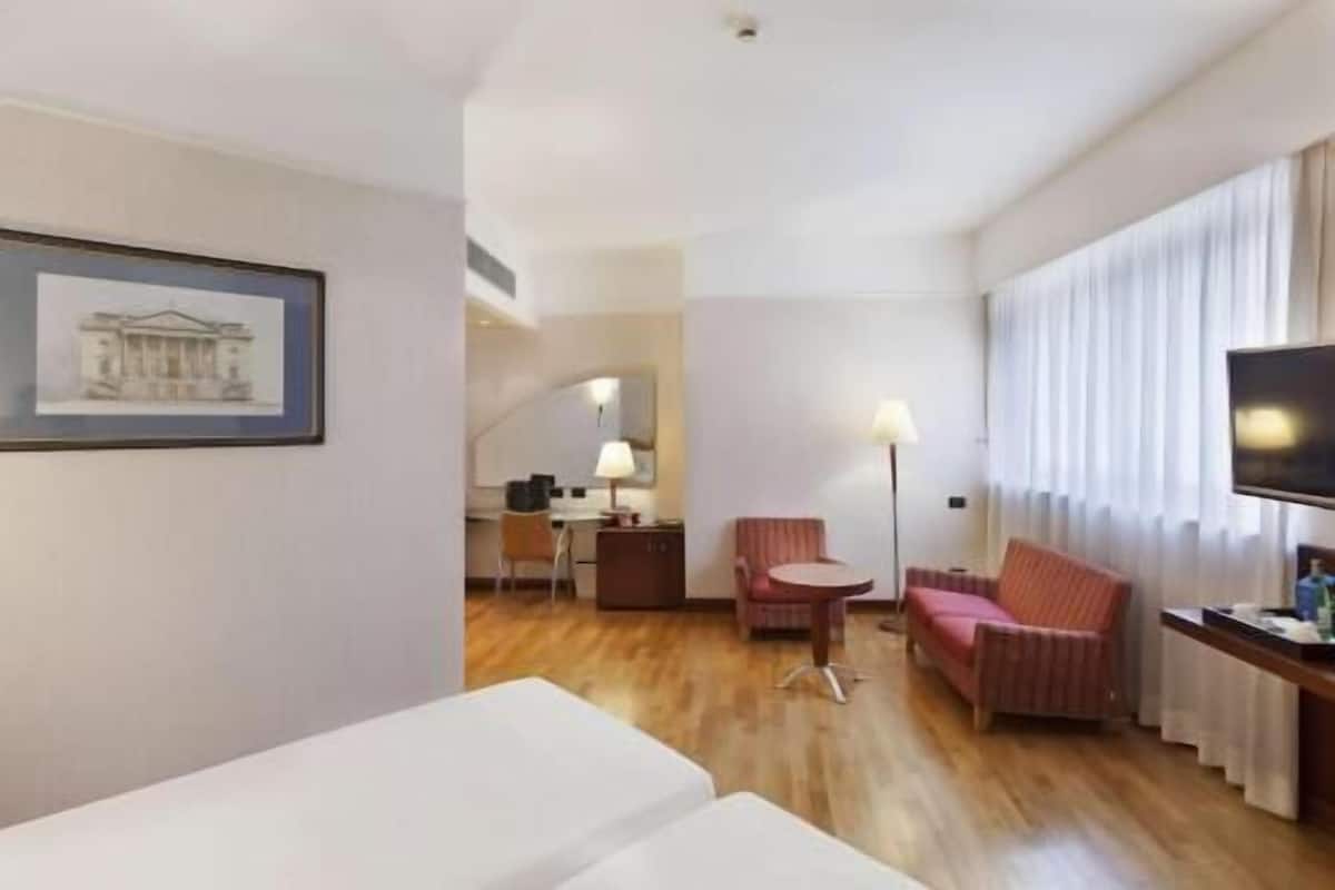 Edredons de pluma, frigobar, cofres nos quartos, escrivaninha