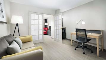 1 quarto, cofres nos quartos, ferros/tábuas de passar roupa