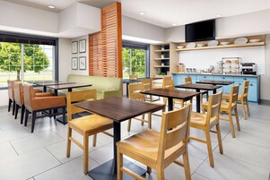 Pequeno-almoço tipo buffet diário incluído 