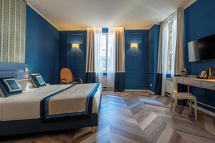 Quarto júnior | Edredons de pluma, frigobar, cofres nos quartos, escrivaninha