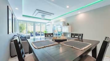 One Bedroom Suite Terrace | Opções para refeição no quarto