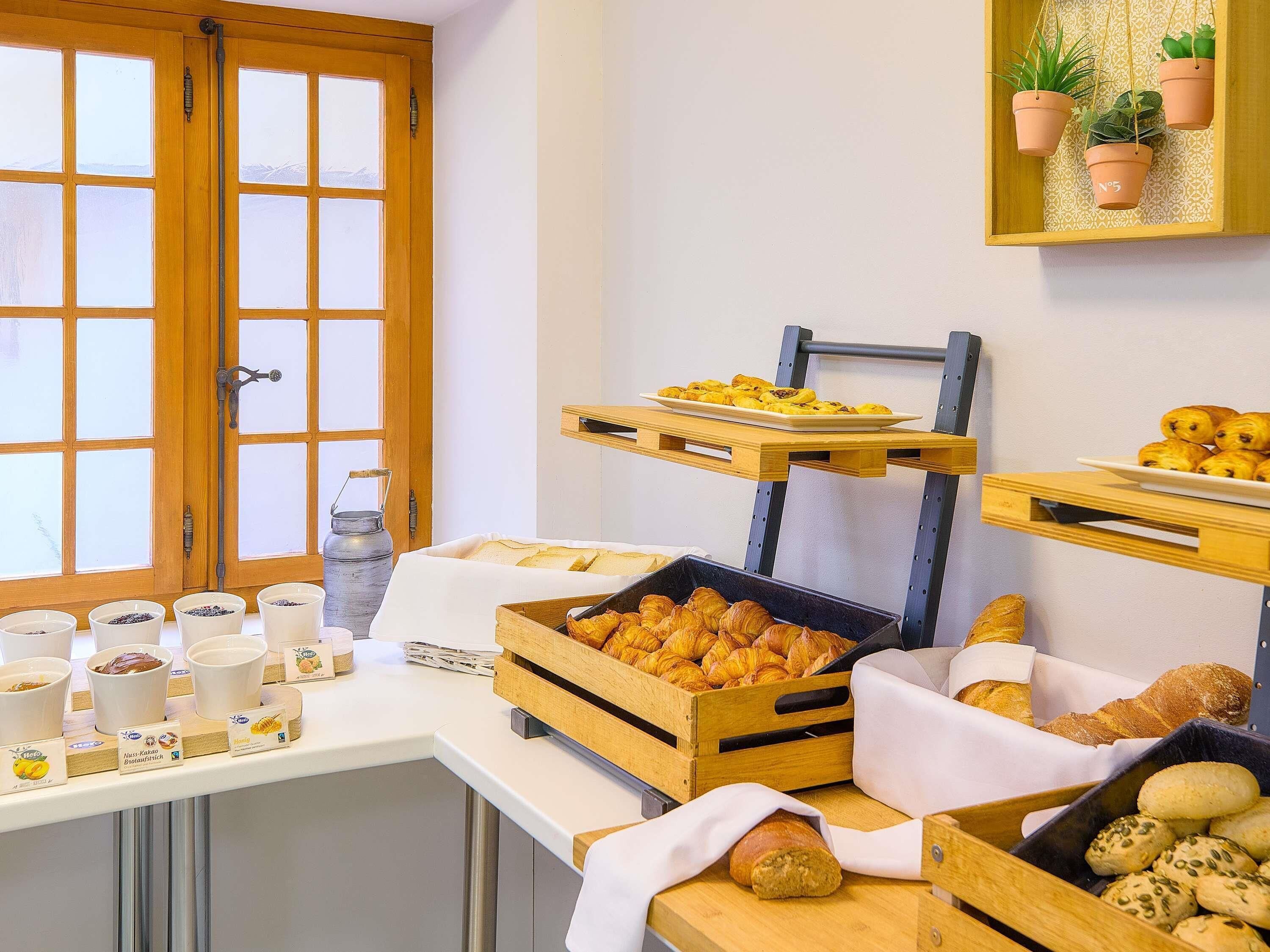 Café da manhã continental todos os dias mediante uma taxa