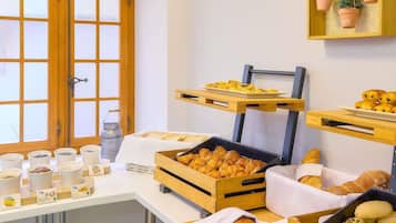 Café da manhã continental todos os dias mediante uma taxa