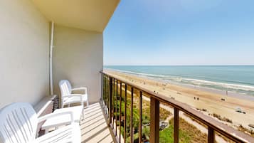 Quarto (Studio, 1 King Bed, Oceanfront) | Terraço/pátio interior