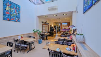 Pequeno-almoço tipo buffet diário (12.50 EUR por pessoa)