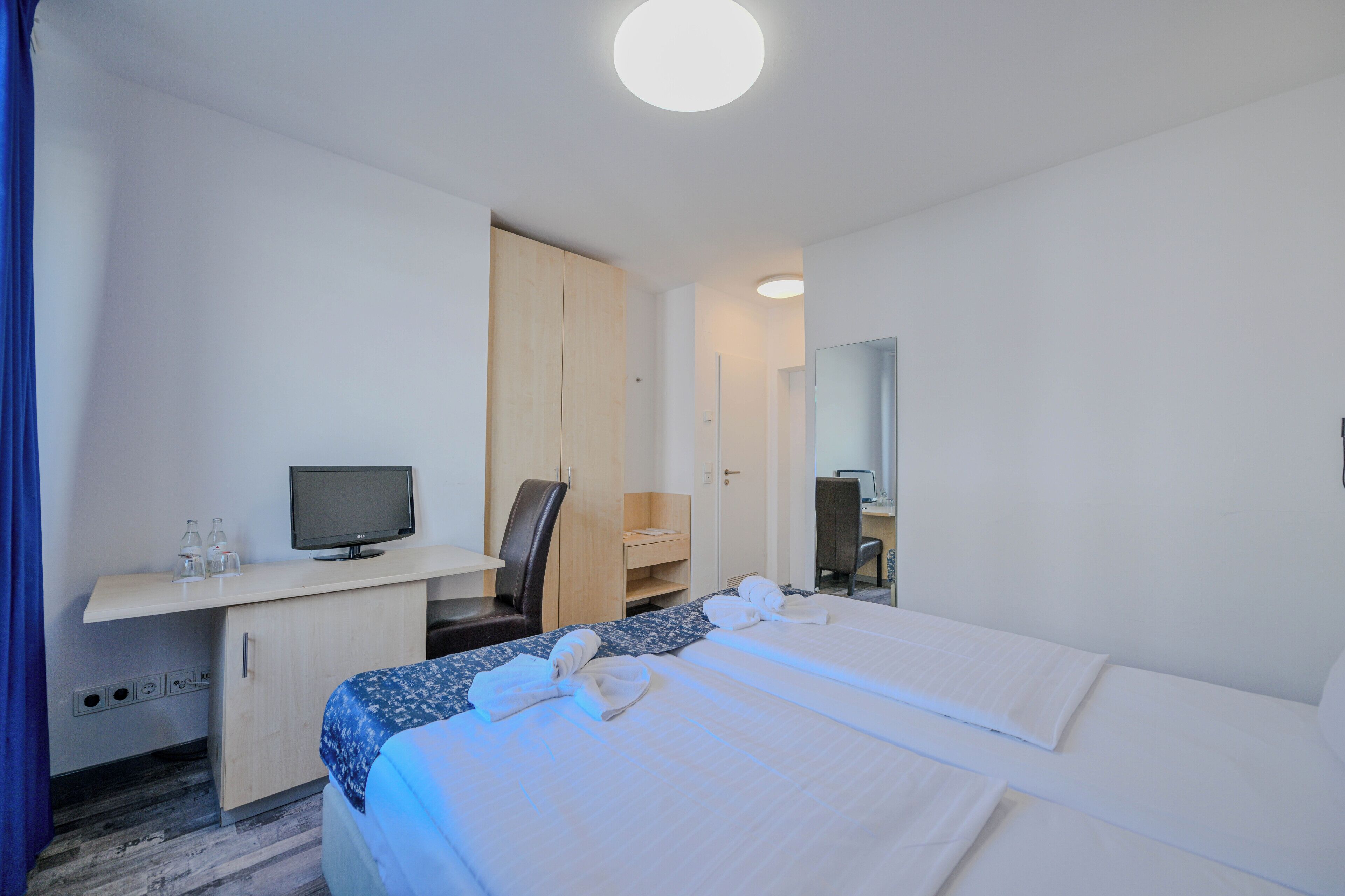 Quarto Twin Superior | Cofre no quarto, ferro/tábua de engomar 