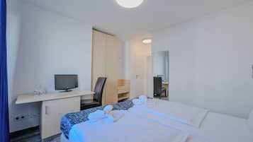 Quarto Twin Superior | Cofre no quarto, ferro/tábua de engomar