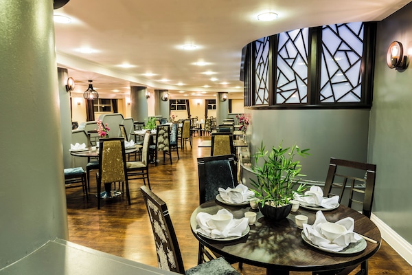 2 restaurantes, café da manhã, culinária britânica