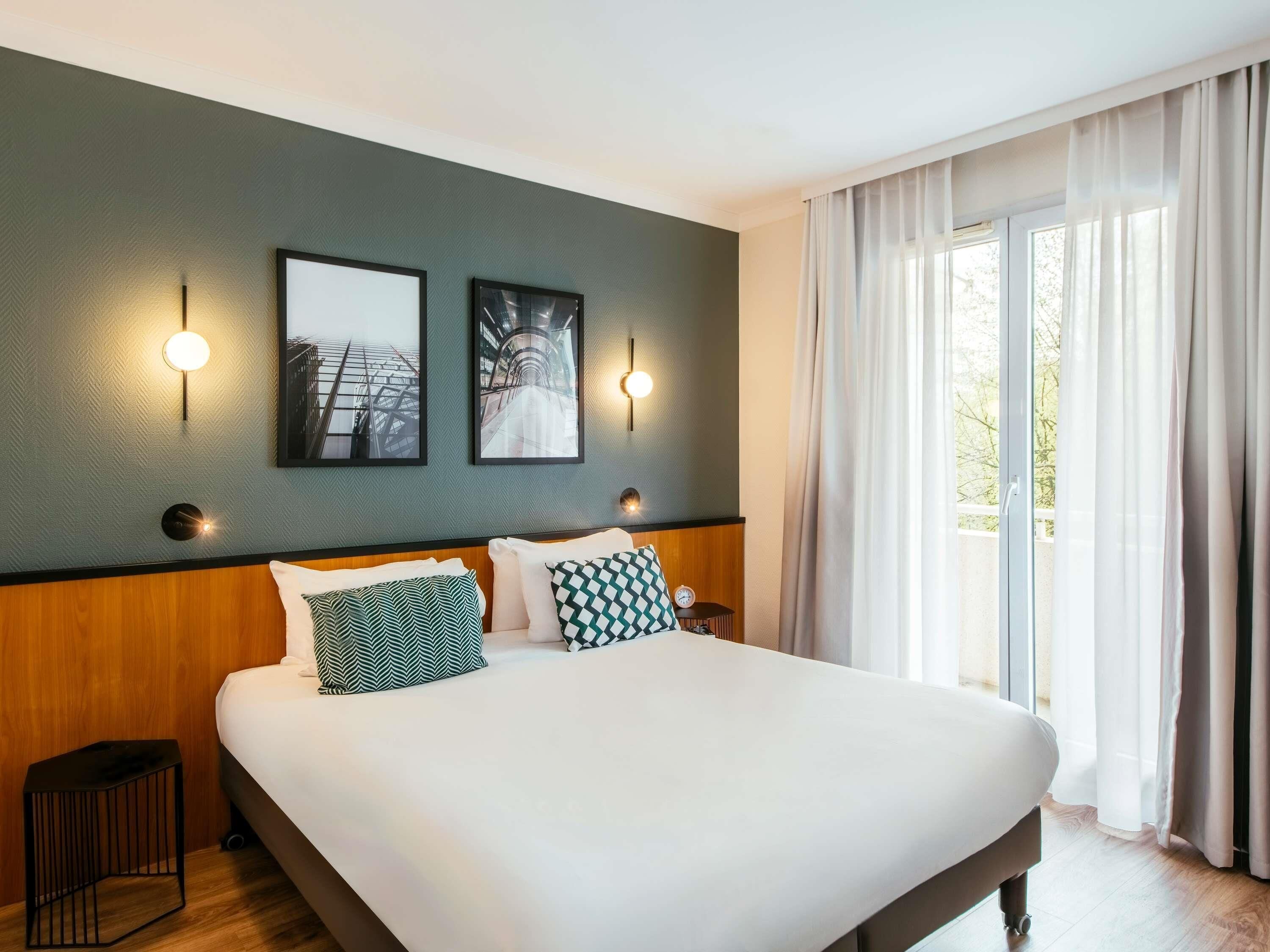 Cofres nos quartos, escrivaninha, berços grátis, Wi-Fi de cortesia