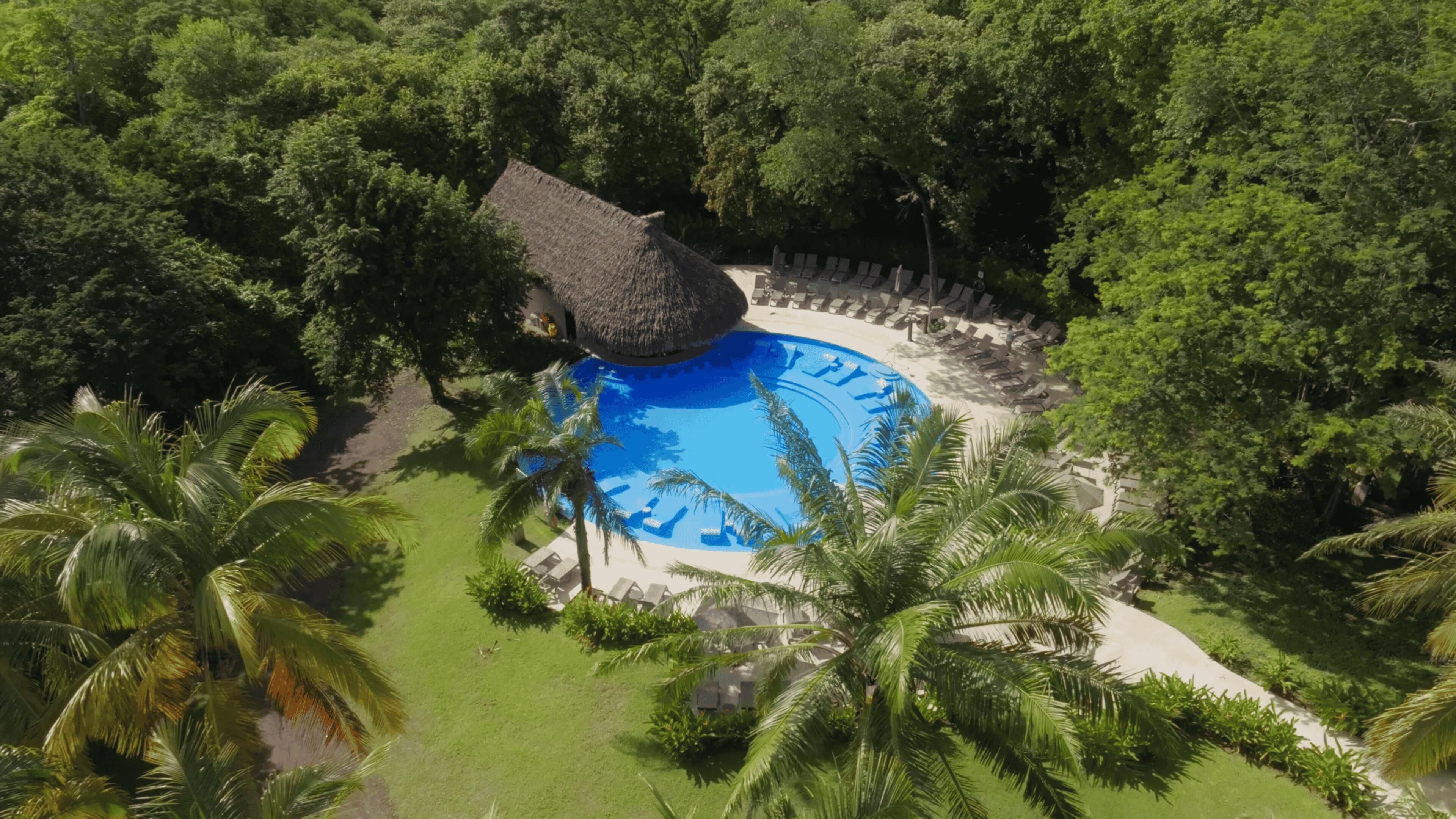 2 piscinas exteriores 
