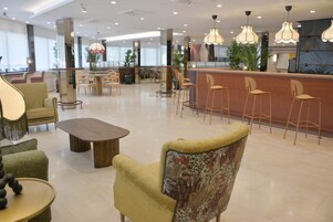 Pequeno-almoço tipo buffet diário (15 EUR por pessoa) 