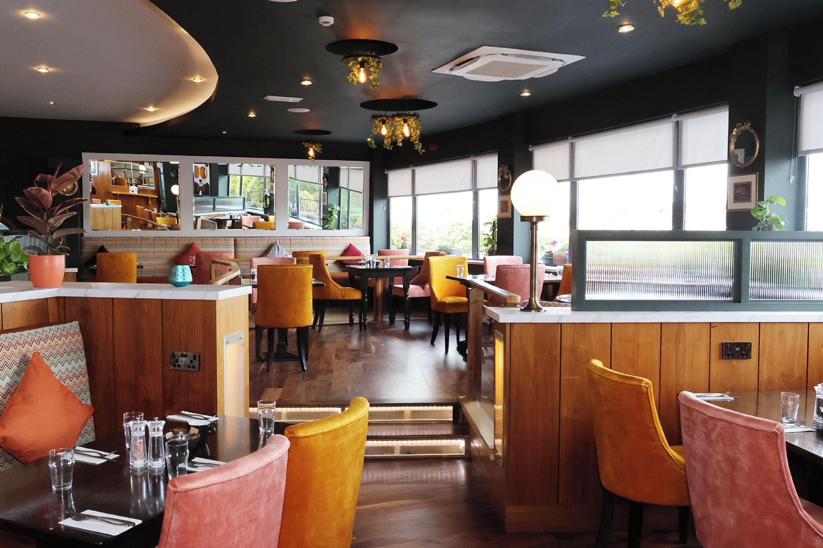 2 restaurantes, pequenos-almoços servidos, cozinha britânica 