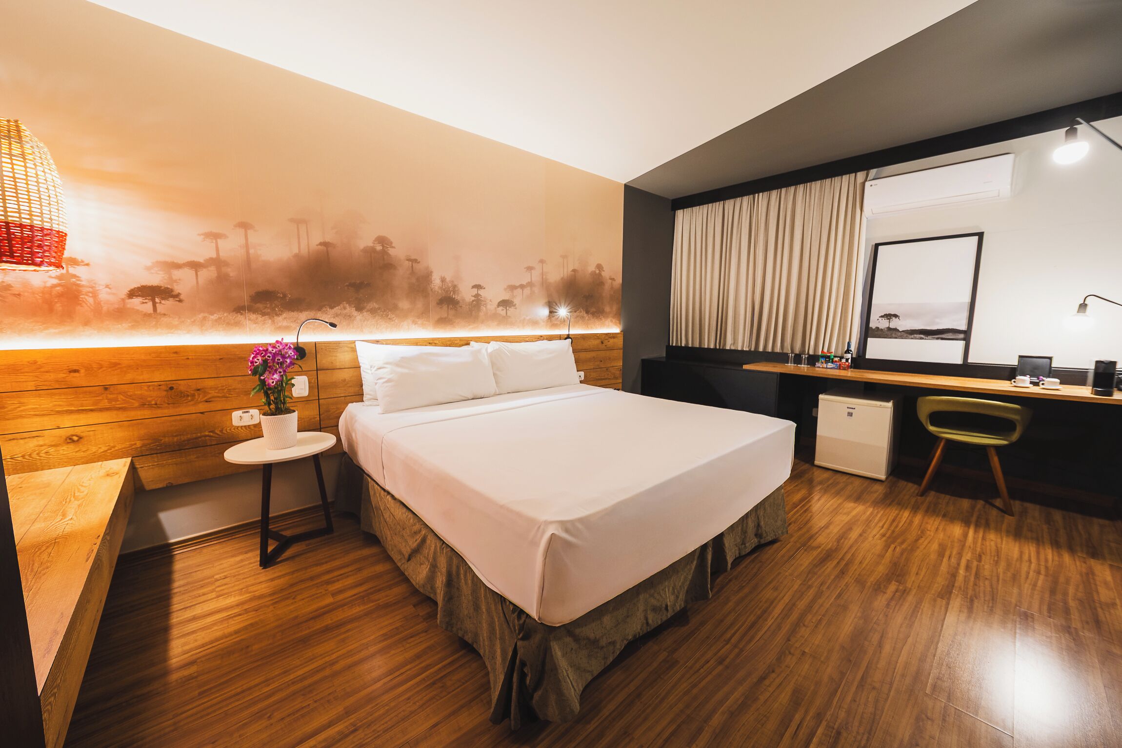 Standard Apartment One Queen Bed | Roupa hipoalergénica, minibar, cofre no quarto, secretária 