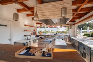 2 piscinas exteriores, espreguiçadeiras