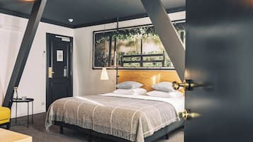 Roupa de alta qualidade, cofre no quarto, secretária