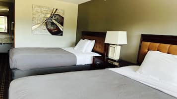 Minibar, secretária, cortinas/cortinados opacos, ferro/tábua de engomar