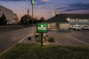 Fachada da propriedade à noite