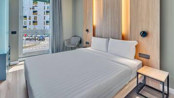 Edredões de penas, minibar, cofre no quarto, secretária