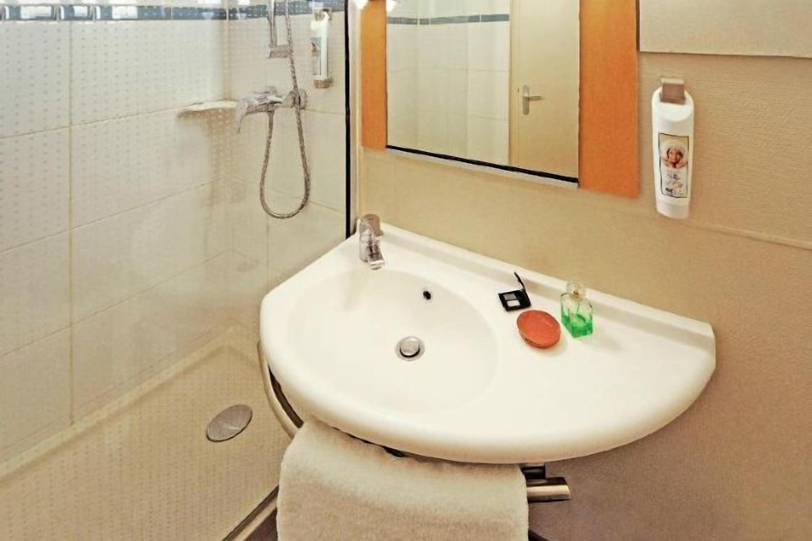 Banheiro | Produtos de toalete biodegradáveis, secador de cabelo, toalhas de banho 