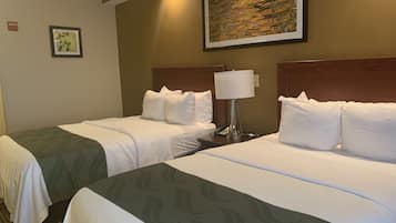 Quarto casal standard de uso individual, 2 camas de casal, acessível, para não fumantes | Escrivaninha, ferros/tábuas de passar roupa, Wi-Fi de cortesia