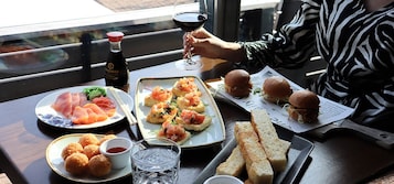 Pequenos-almoços, almoços e jantares servidos