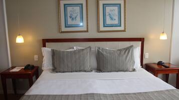 Quarto luxo, vista para o mar | Frigobar, cofres nos quartos, escrivaninha