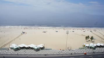 Vista para praia/oceano