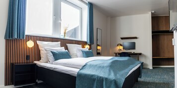 Quarto Superior | Com decoração personalizada, secretária, quartos insonorizados 