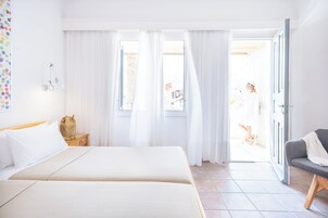 Quarto Standard | Roupa de alta qualidade, cofre no quarto, secretária 