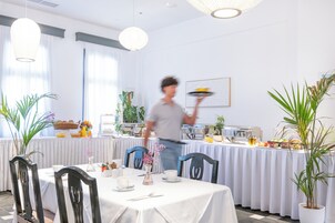 Pequeno-almoço tipo buffet diário incluído