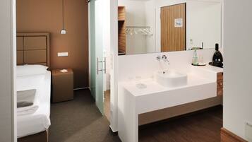 Escrivaninha, quartos à prova de som, ferros/tábuas de passar roupa