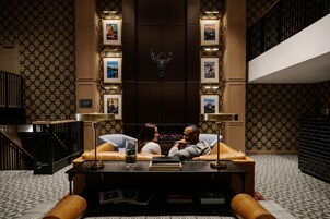 Área de estar no saguão