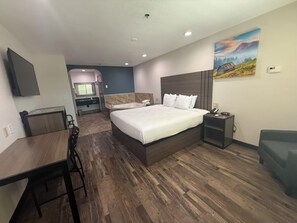 Suite, 1 cama king-size, não fumadores | Casa de banho | Artigos de higiene pessoal grátis, um secador de cabelo 