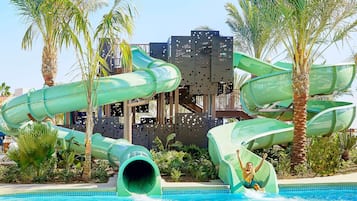 2 piscinas exteriores, toldos (sobretaxa), guarda-sóis