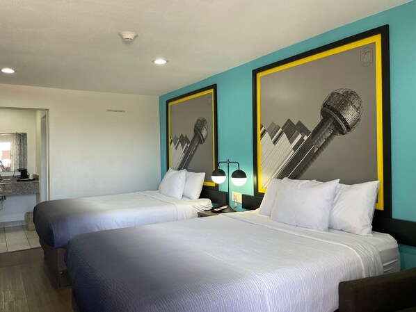 Quarto, 2 camas queen-size, não fumadores | Secretária, cortinas/cortinados opacos, ferro/tábua de engomar 