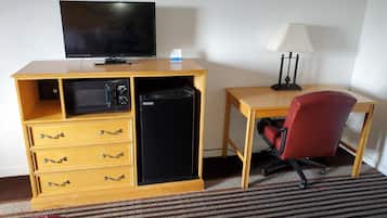 Quarto Standard, 1 cama king-size, não fumadores | Com mobília individualizada, secretária, cortinas/cortinados opacos