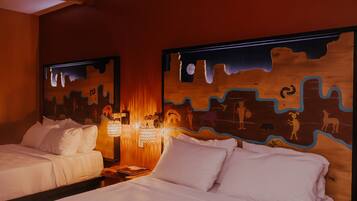 Quarto Duplo, 2 camas queen-size, lareira | 1 quarto, roupa de alta qualidade, cofre no quarto, secretária