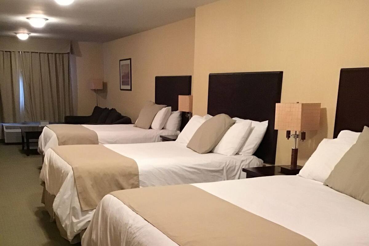 Secretária, ferro/tábua de engomar, camas desdobráveis, Wi-fi grátis