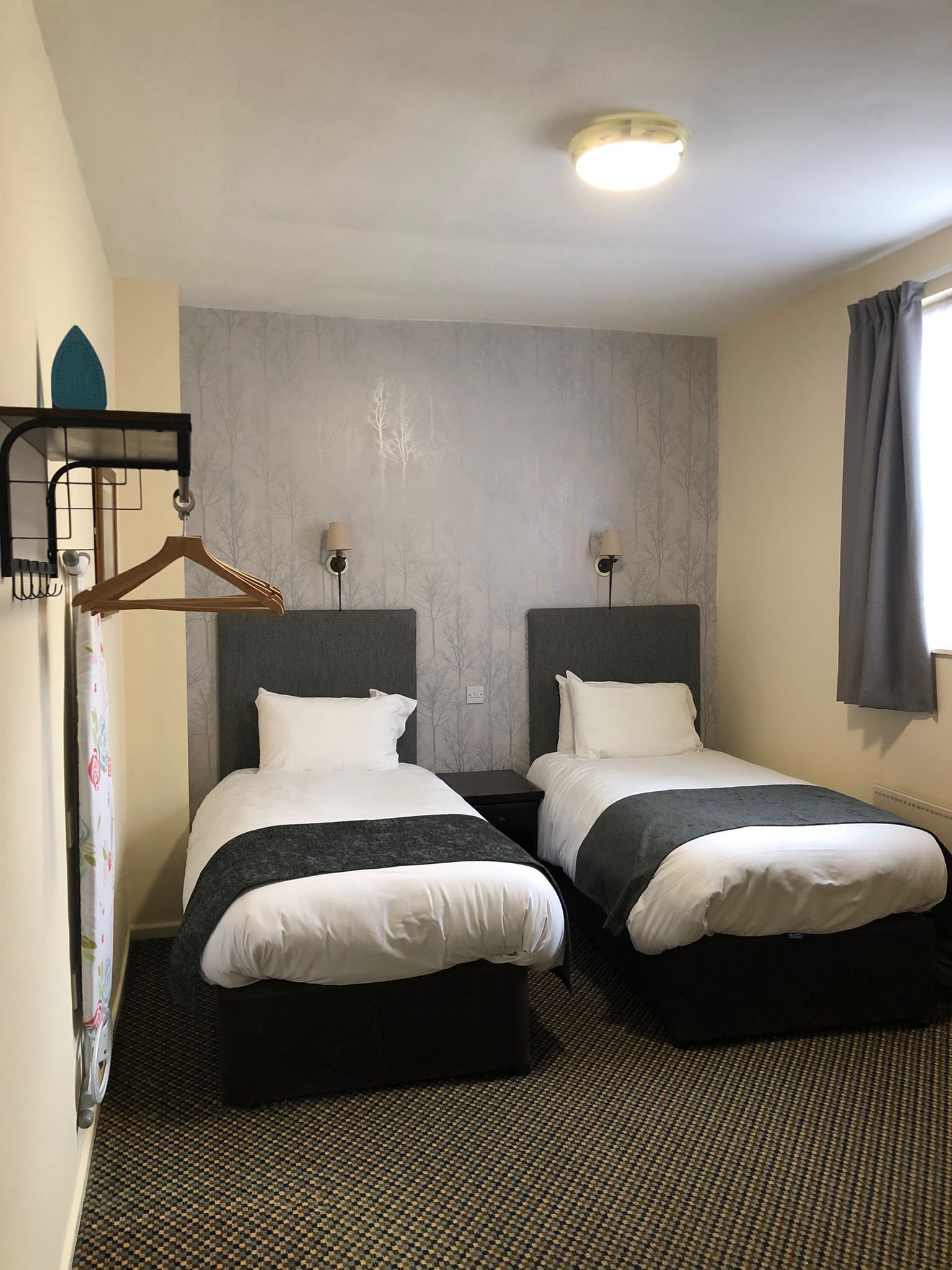 Quarto Twin | Secretária, ferro/tábua de engomar, Wi-fi grátis 