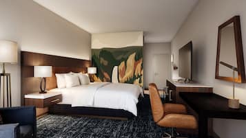 Quarto luxo, 1 cama King | Escrivaninha, ferros/tábuas de passar roupa, Wi-Fi de cortesia