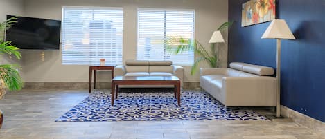 Área de estar no saguão