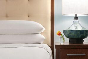 1 quarto, camas de colchão pillowtop, secretária 