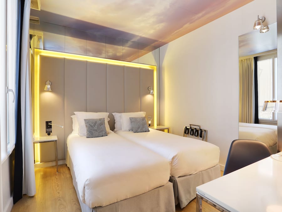 Cofre no quarto, secretária, quartos insonorizados