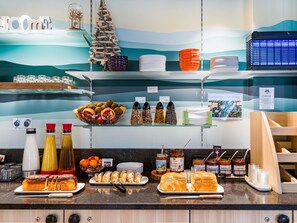 Café da manhã com buffet todos os dias (EUR 13 por pessoa) 